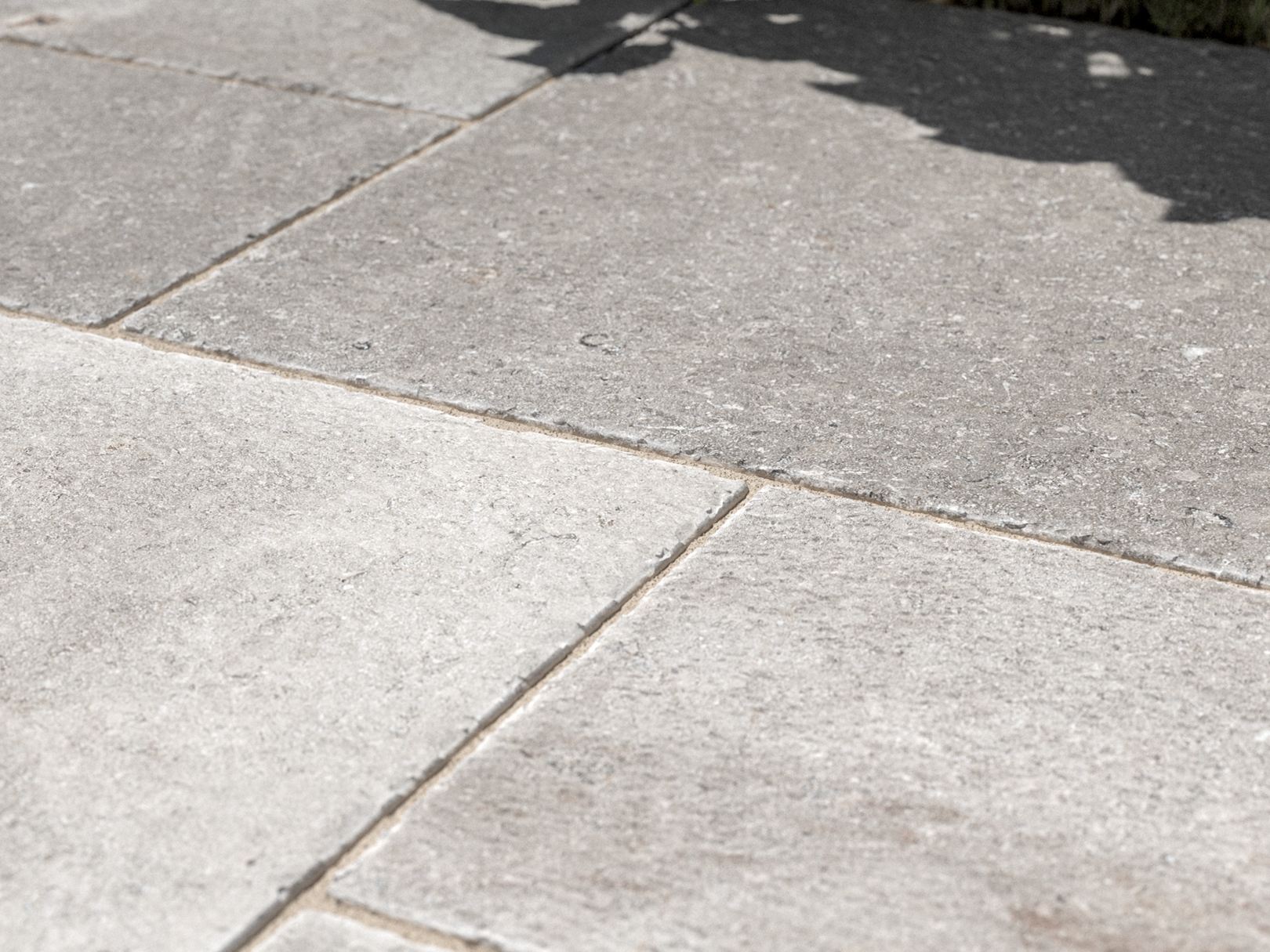 Dalles en pierre calcaire Camino Grey | stonenaturelle